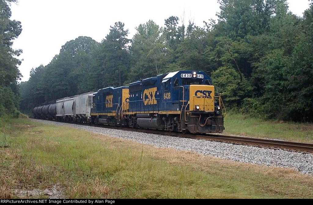 CSX GP40-2 6438 and mate 2264